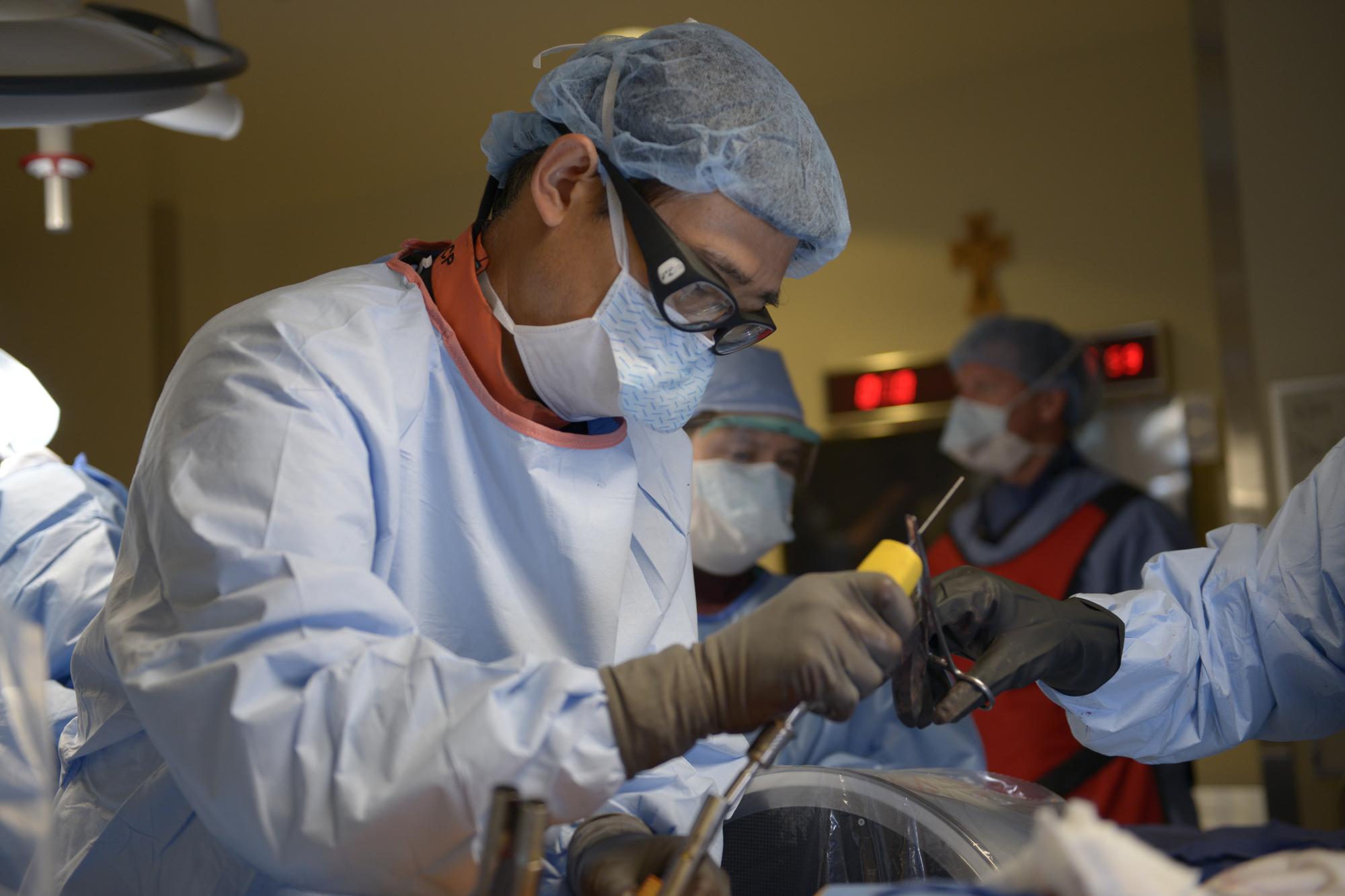 Mercy Neurosurgeon Dr. Charles Park Pioneers New, Minimally Invasive ...